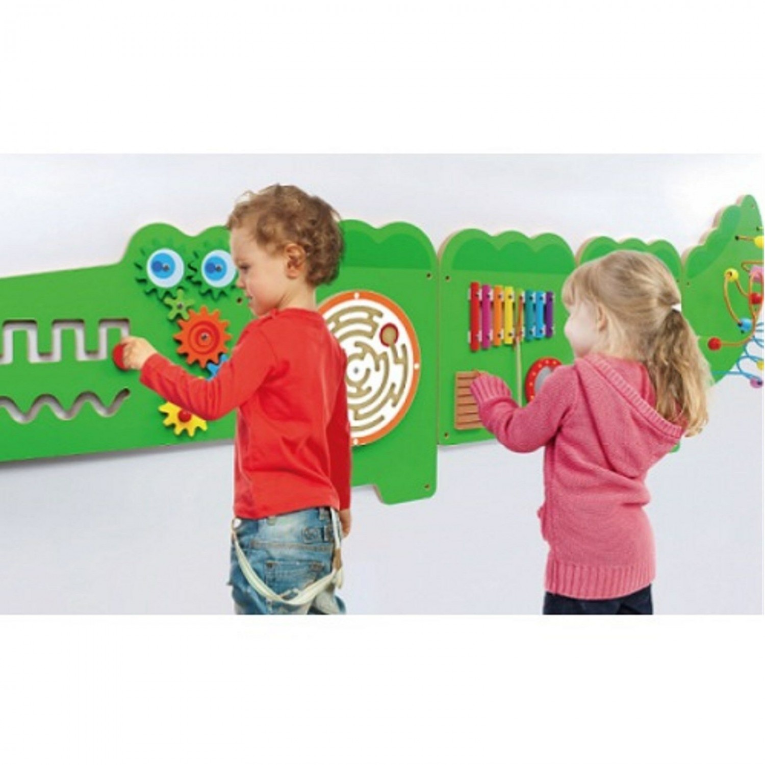 Aménagement espace d'accueil enfants : grand jeu mural Crocodile en bois